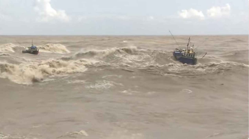 How Does a Fishing Boat Use Waves – Here Learn The Easiest Expert Way ...