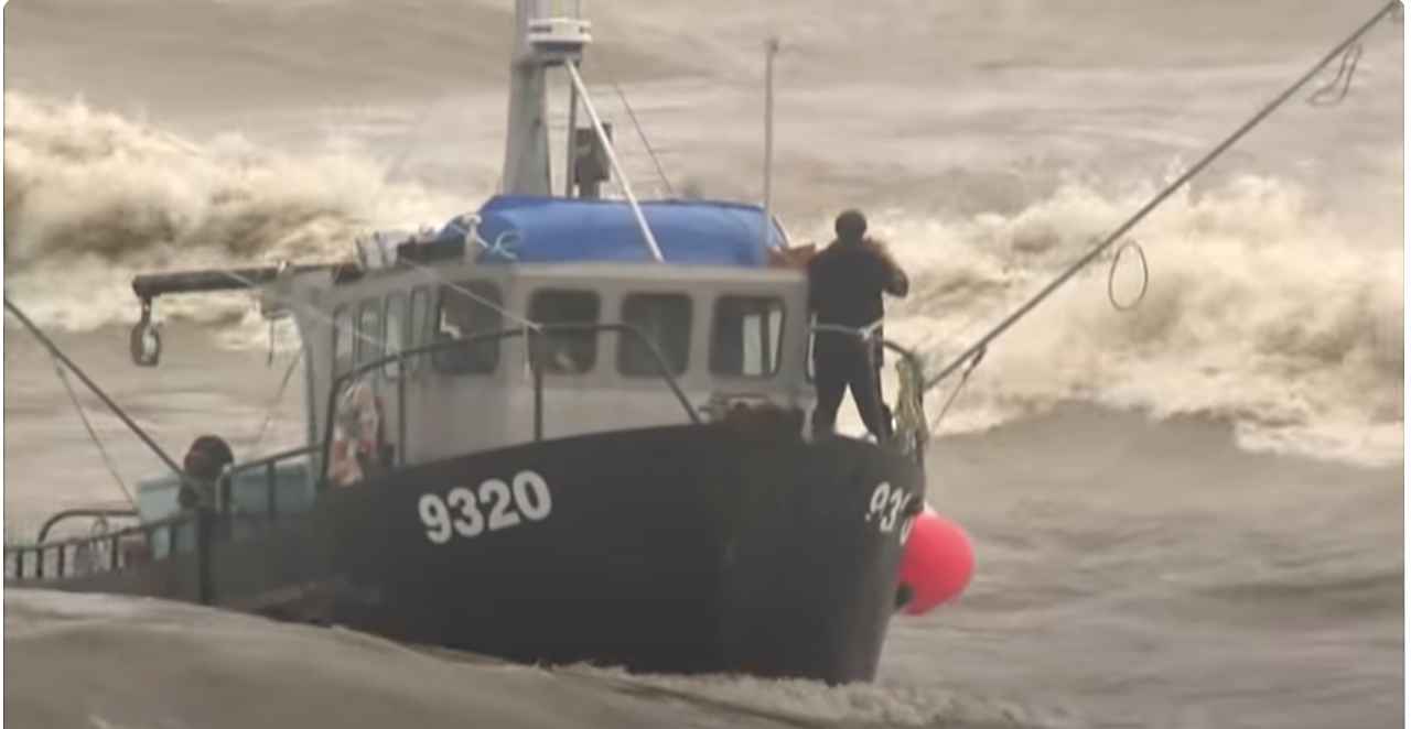 How Does a Fishing Boat Use Waves – Here Learn The Easiest Expert Way ...